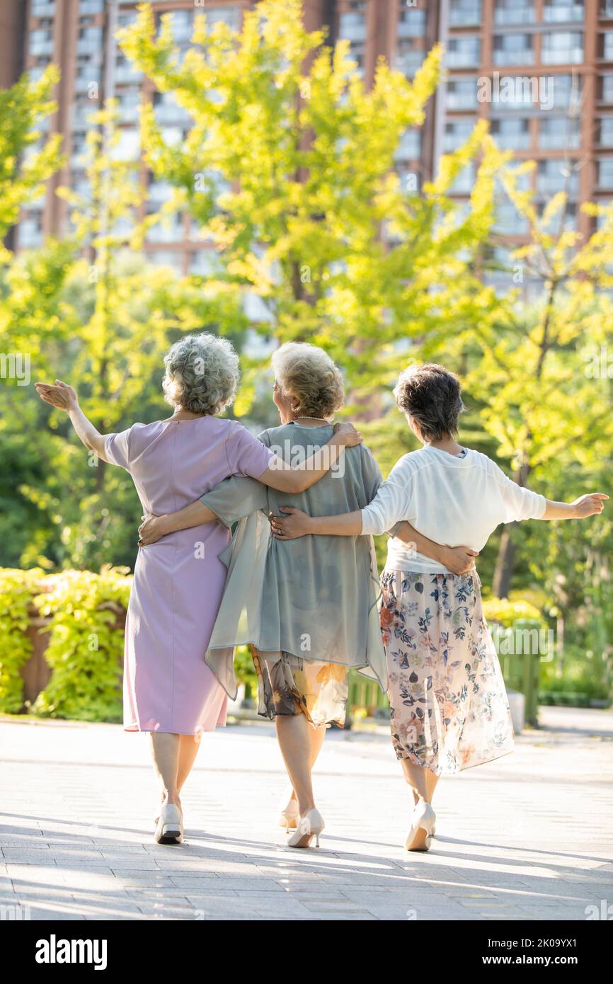 Back view female dancing outdoors hi-res stock photography and images ...