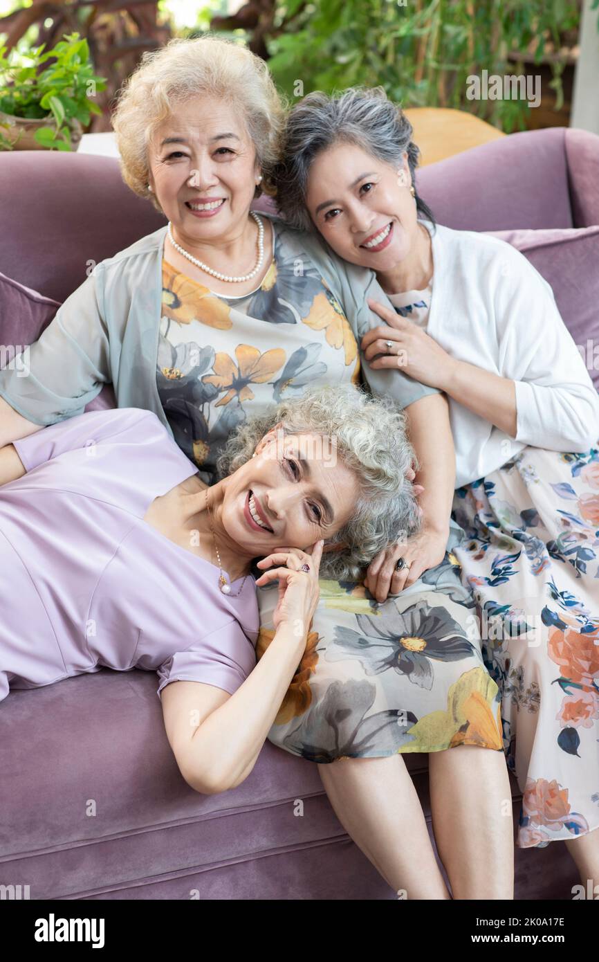 Group of senior chinese women hi-res stock photography and images - Alamy