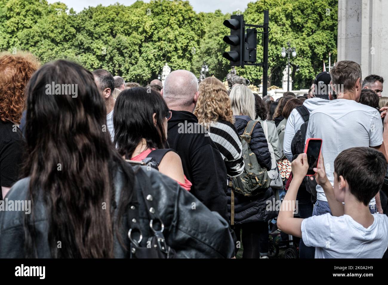 Public mourning the queen hi-res stock photography and images - Alamy