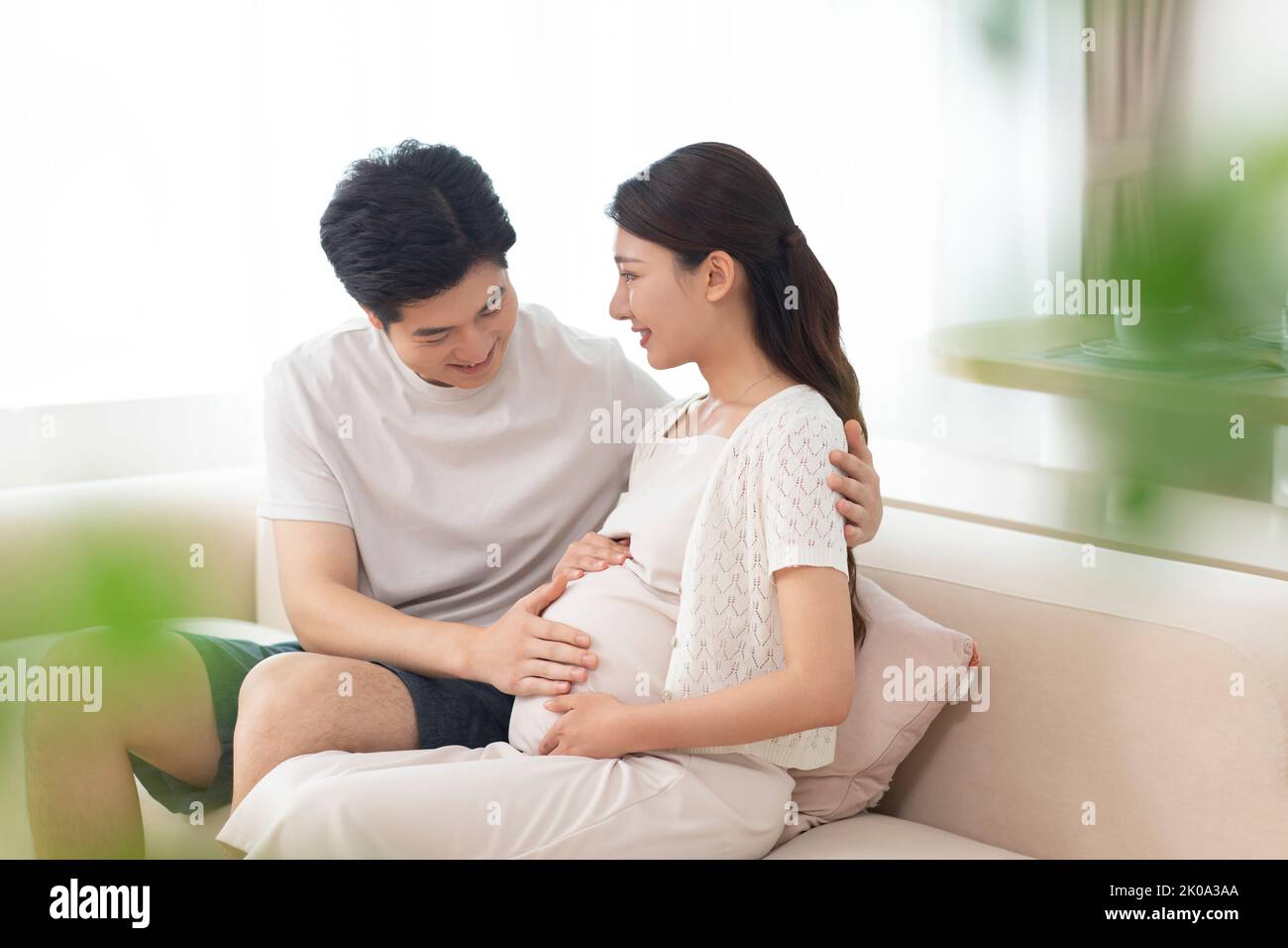 Happy Chinese pregnant woman and husband Stock Photo - Alamy