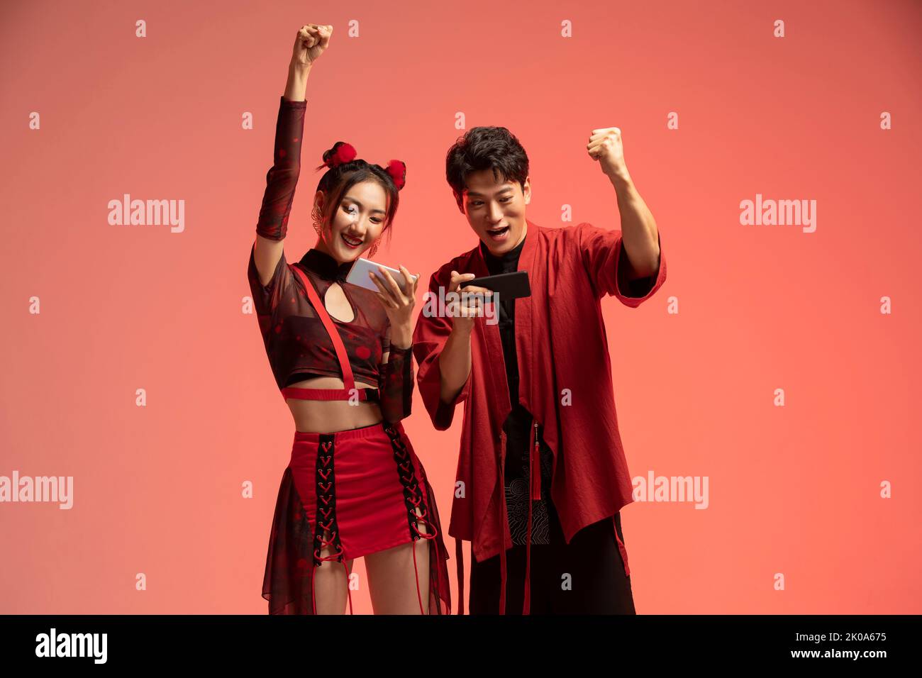 Young Chinese couple playing mobile games Stock Photo - Alamy