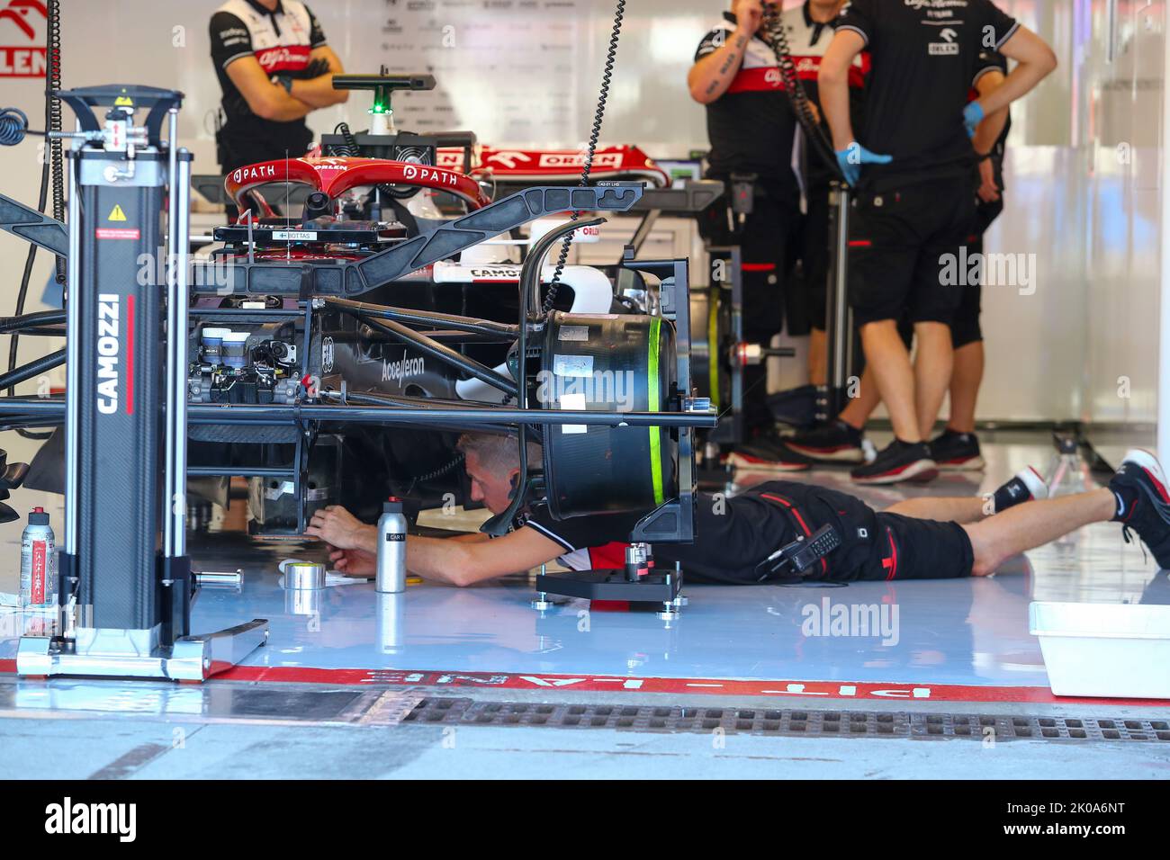 Alfa Romeo F1 Team ORLEN mechanicals at work on the car Stock Photo - Alamy