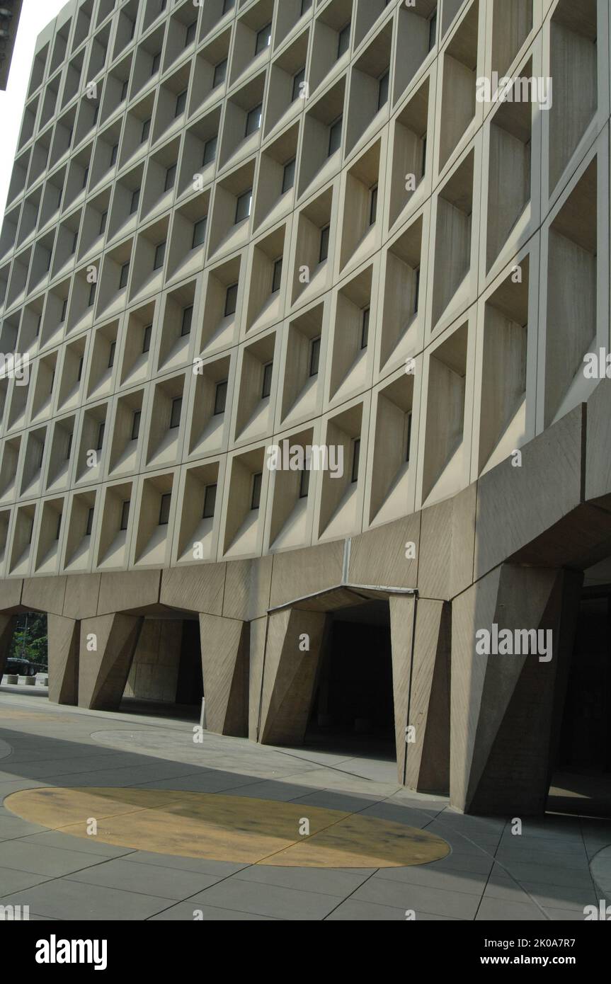 HUD Headquarters Building - HUD Headquarters building: exterior views ...