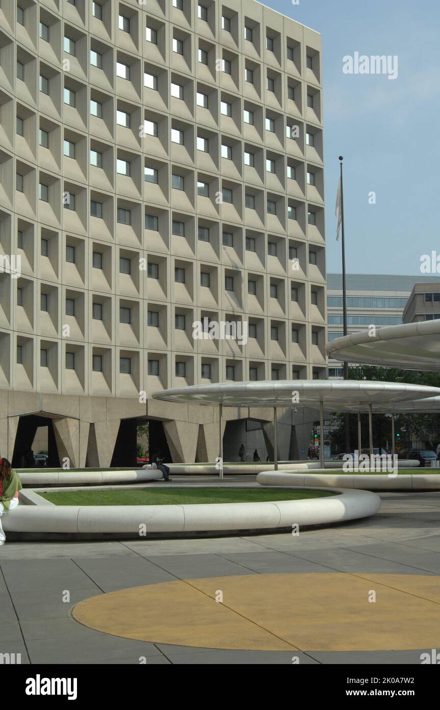 HUD Headquarters Building - HUD Headquarters building: exterior views ...