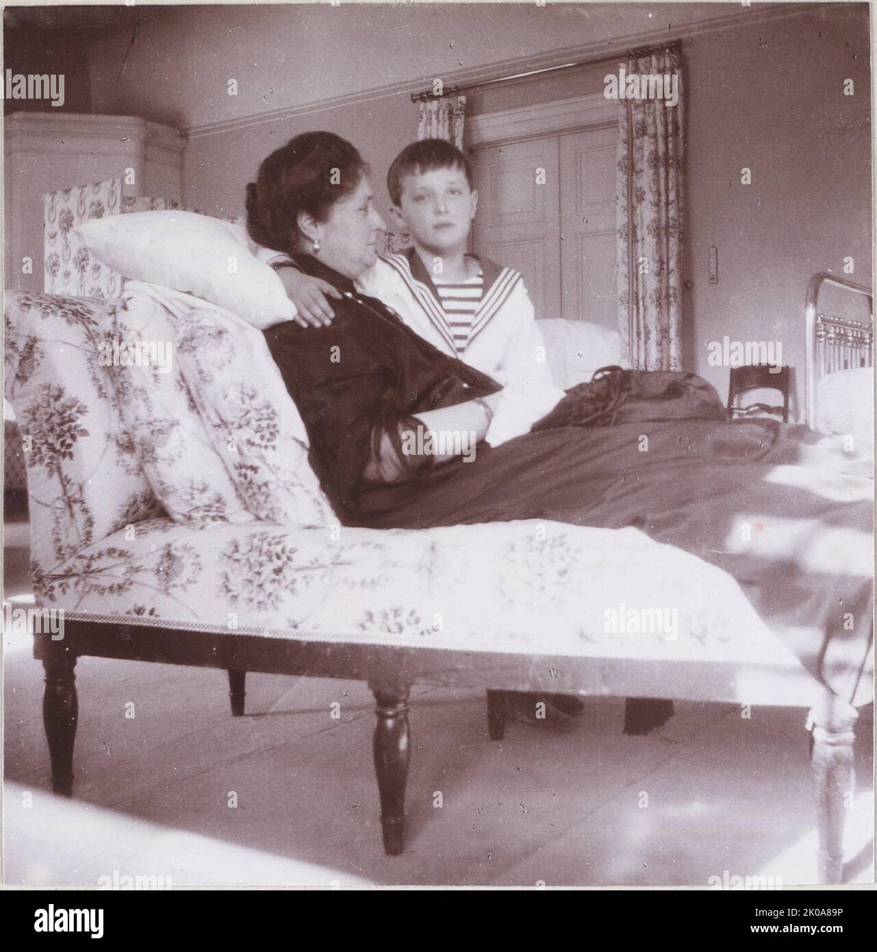 Tsarina Alexandra of Russia with Alexis the Tsarevich. 1915 Stock Photo ...