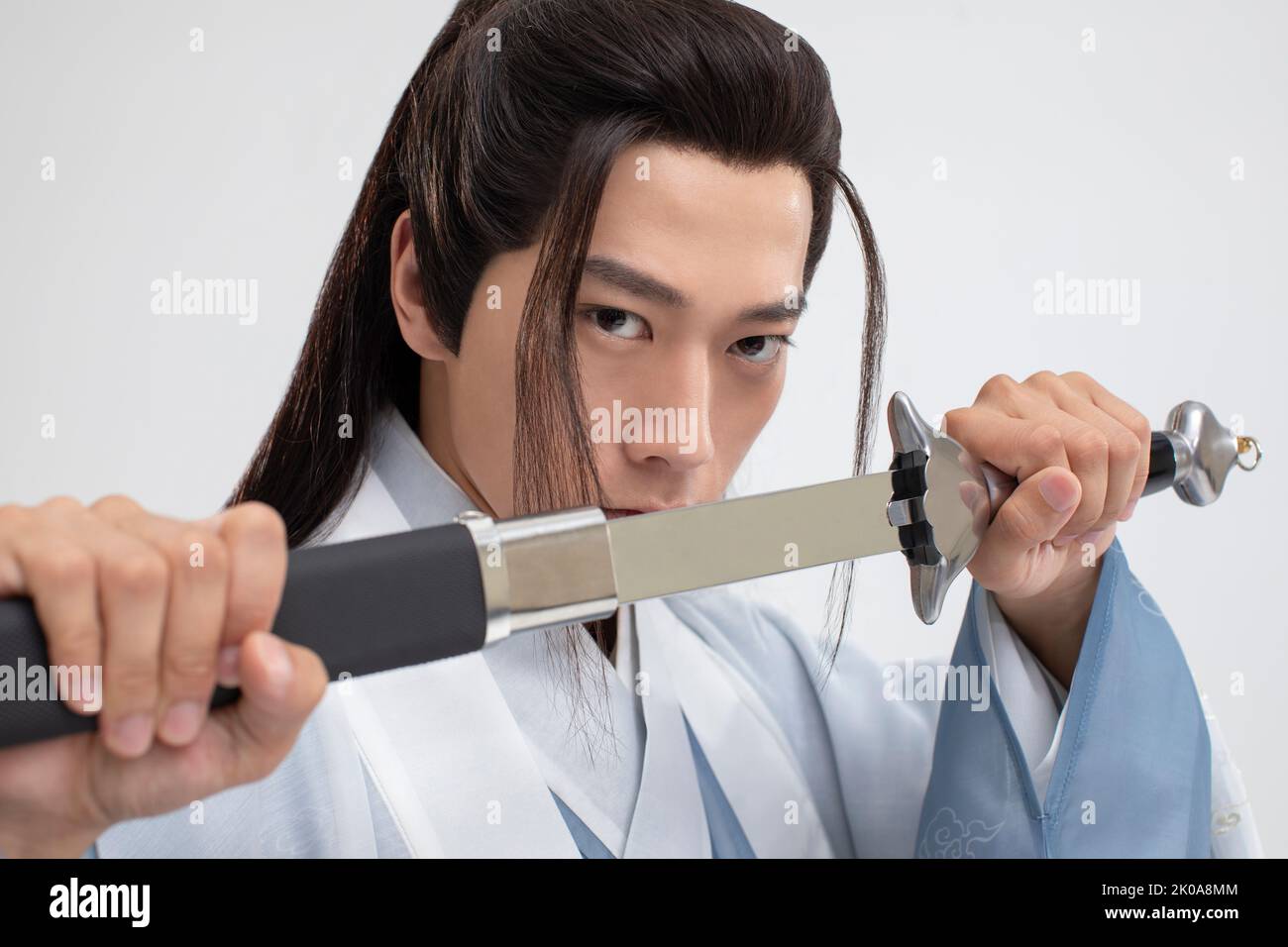 Chinese old men pulling hi-res stock photography and images - Alamy