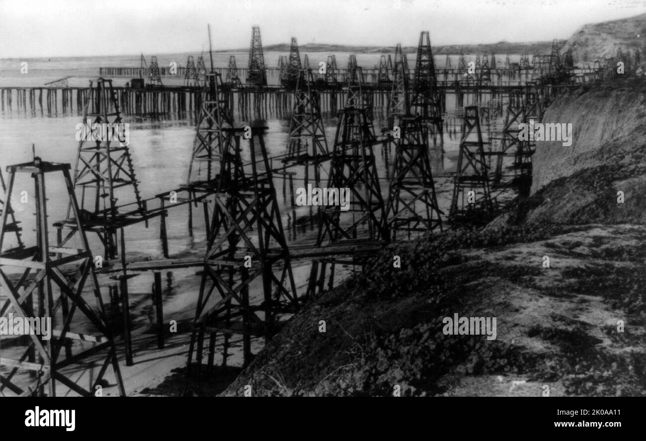 Santa Barbara, California. Pumping oil out of the Pacific Ocean at ...