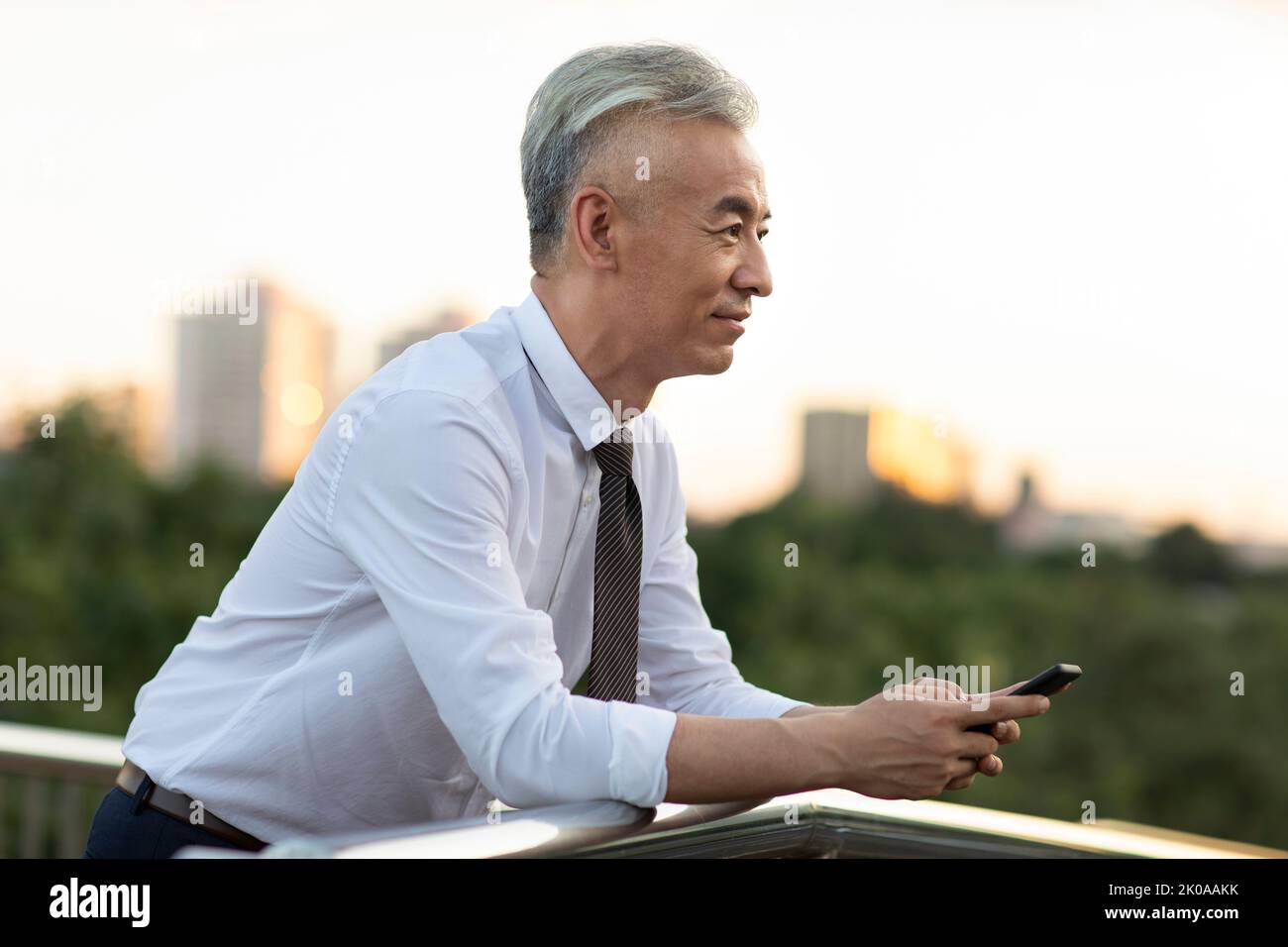 Side view confident chinese man hi-res stock photography and images - Alamy