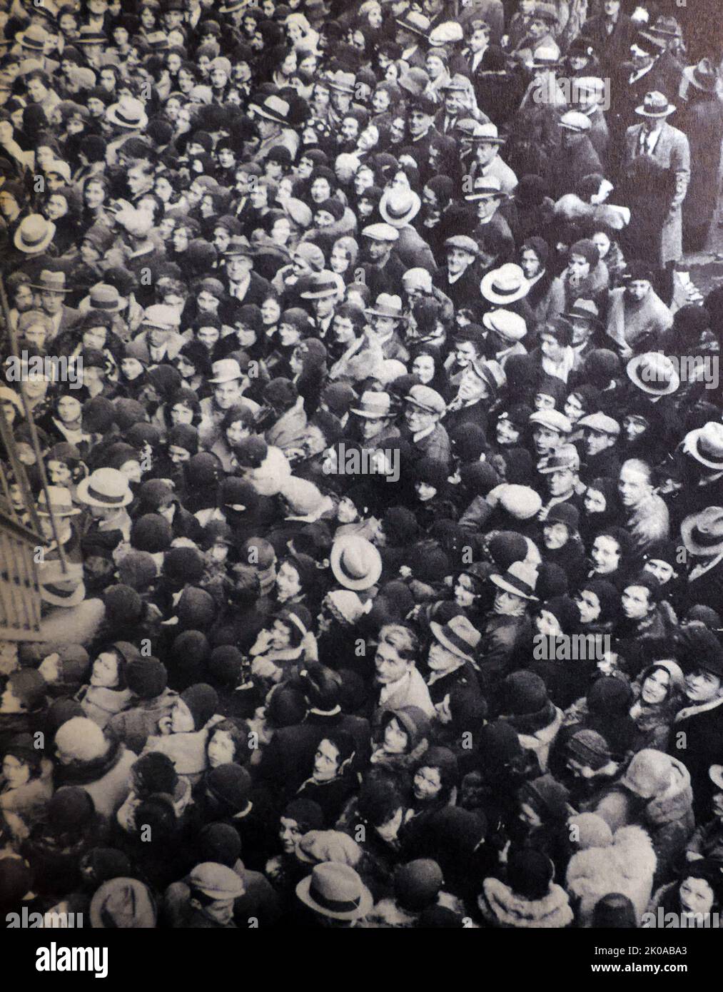 The Great Depression. Crowds queue for Christmas jobs outside George H ...