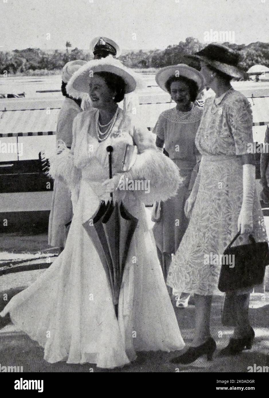 Queen Elizabeth with Princess Margaret and Princess Elizabeth, (later ...