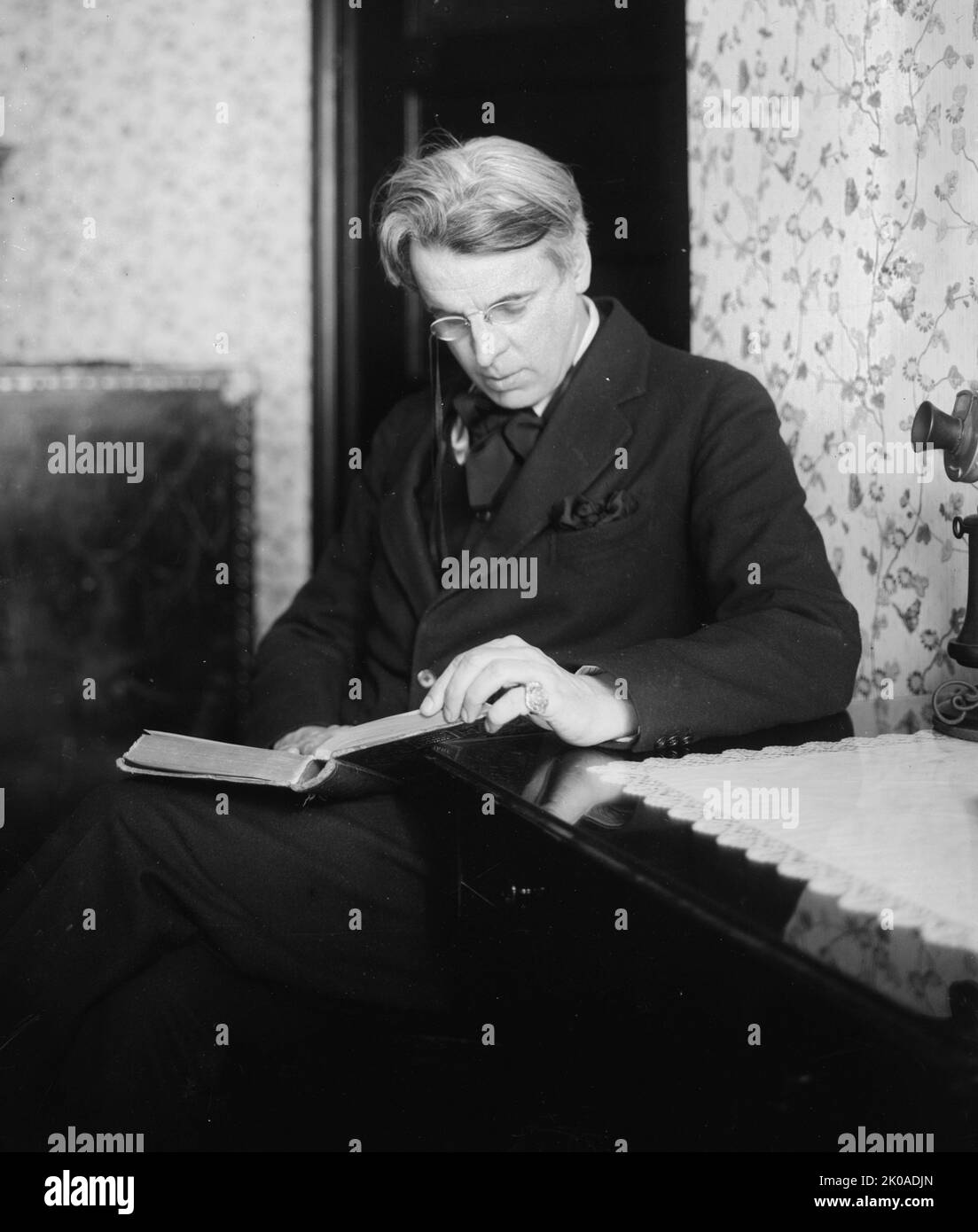 20th century literature hi-res stock photography and images - Alamy