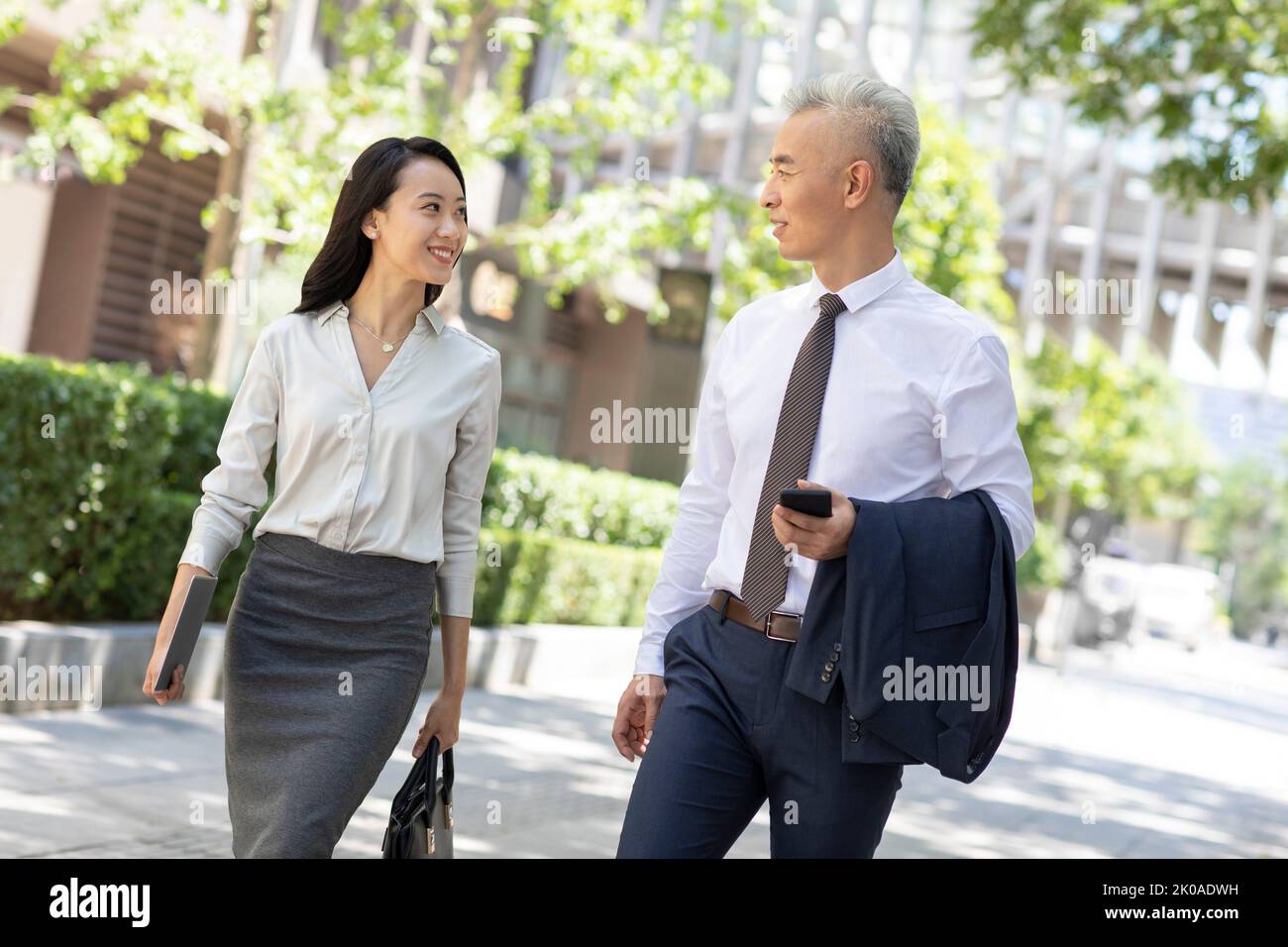 Chinese business people talking outdoors hi-res stock photography and ...