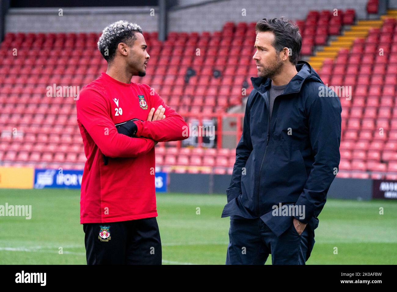 WELCOME TO WREXHAM, from left: Dior Angus, Ryan Reynolds, (Season 1 ...
