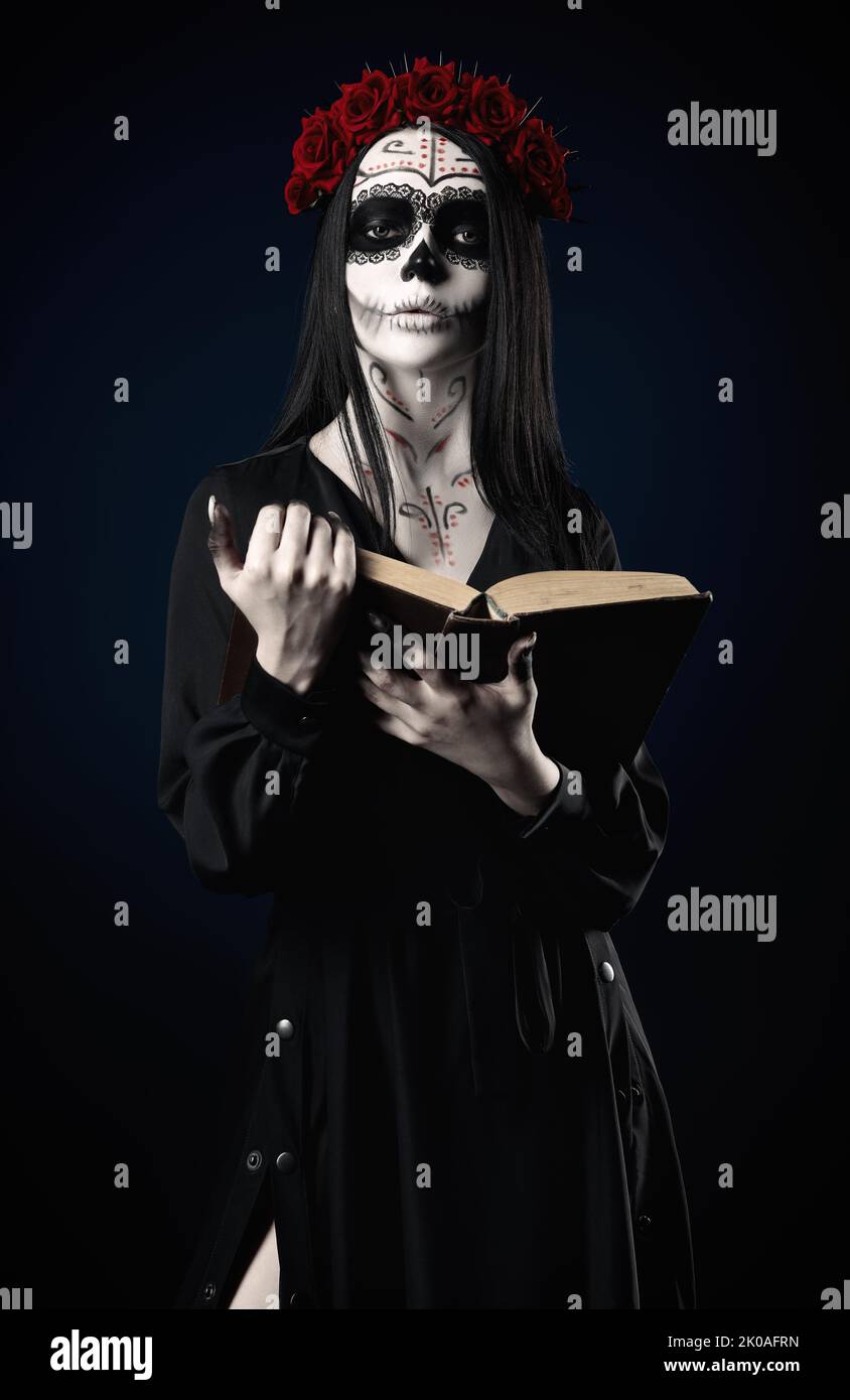 Girl sorceress hi-res stock photography and images - Alamy