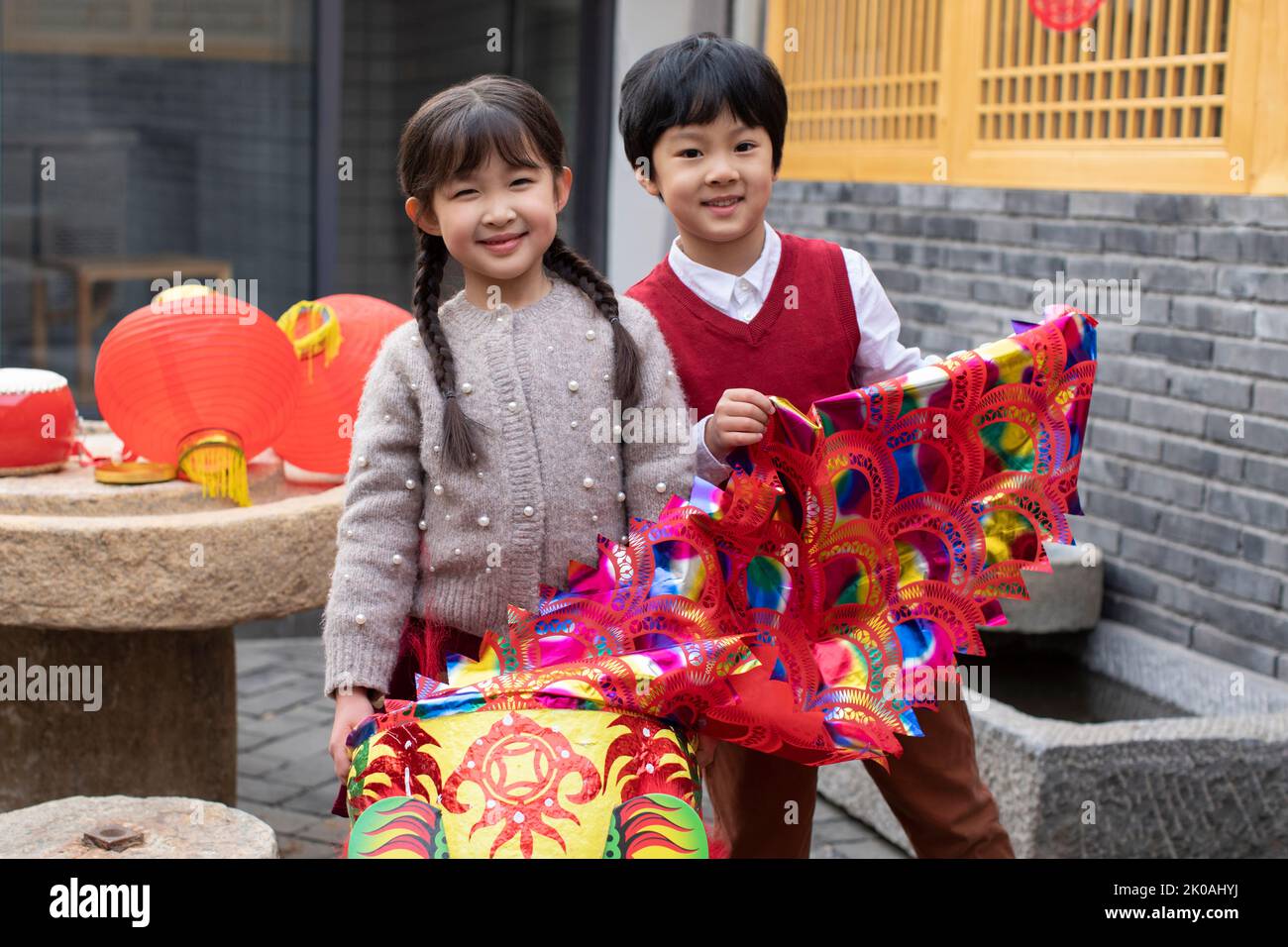 Two dancing chinese boys hi-res stock photography and images - Alamy