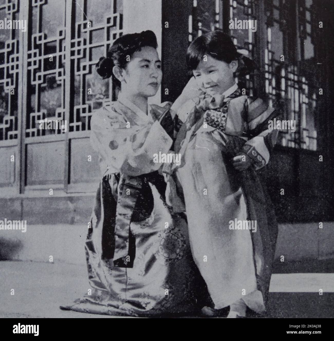 A Mother and A Daughter in 1950s Korea Stock Photo - Alamy