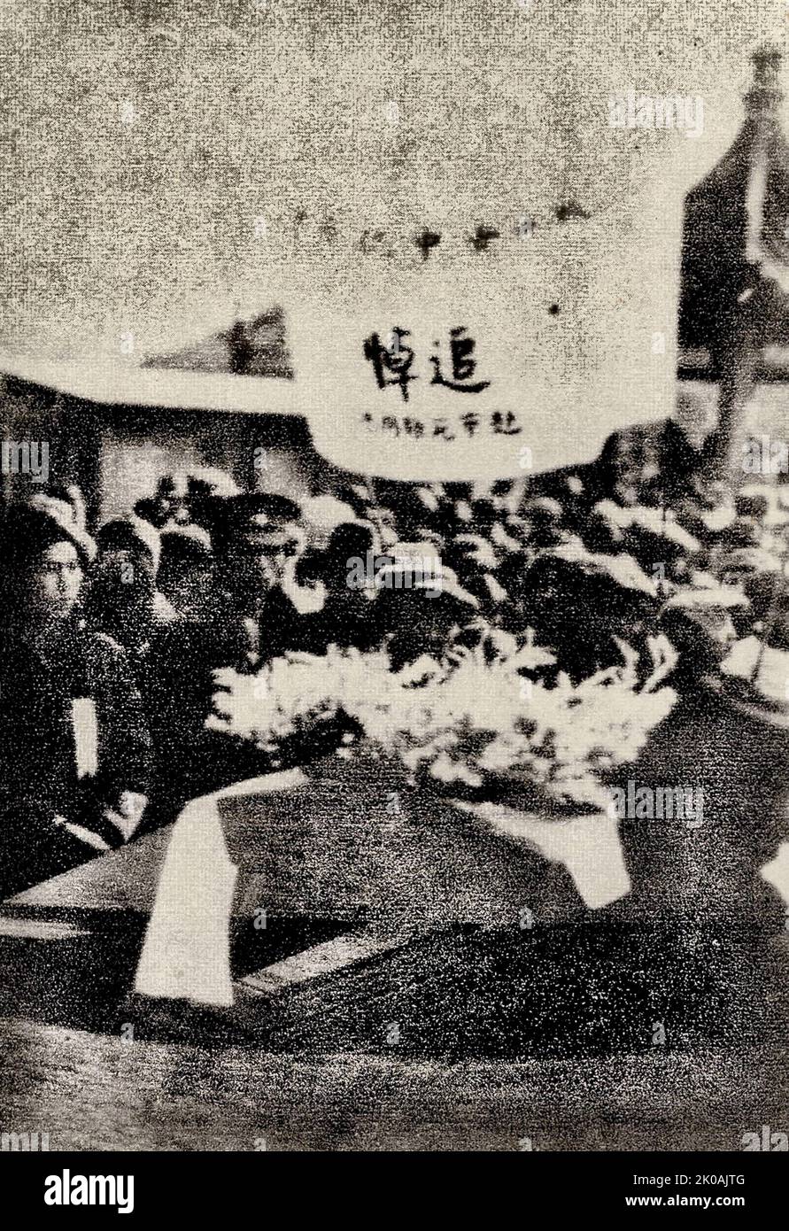 On January 10th, groups such as Shanghai Student Union hold a memorial ...