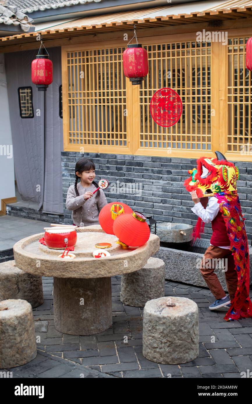 Two dancing chinese boys hi-res stock photography and images - Alamy