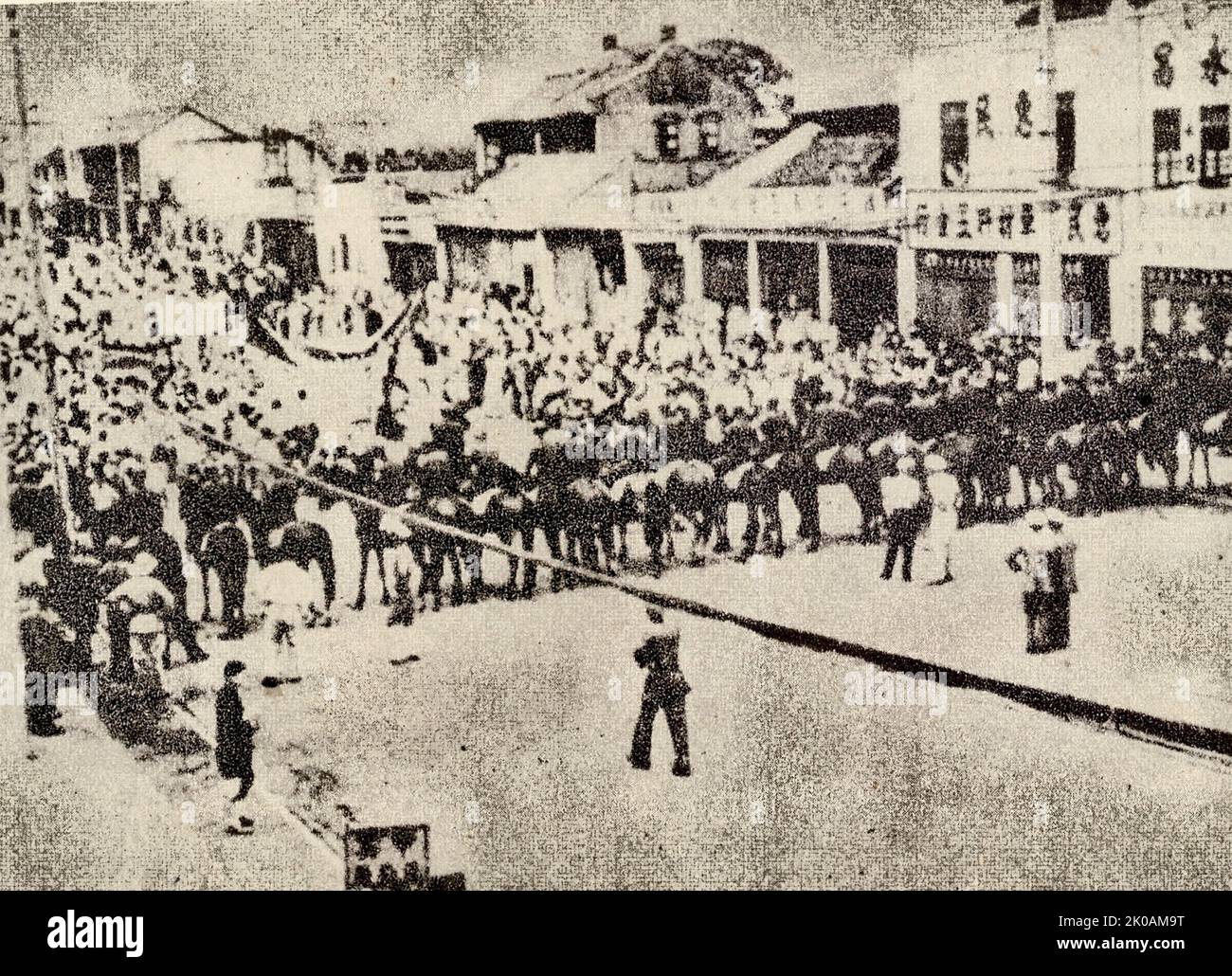 Protesters encountered a blockade formed with calvary and machine guns ...