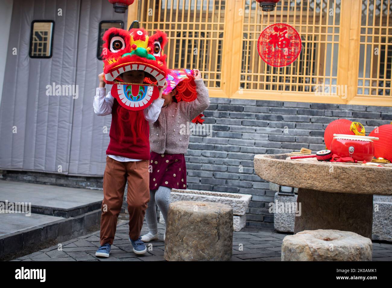 Two dancing chinese boys hi-res stock photography and images - Alamy