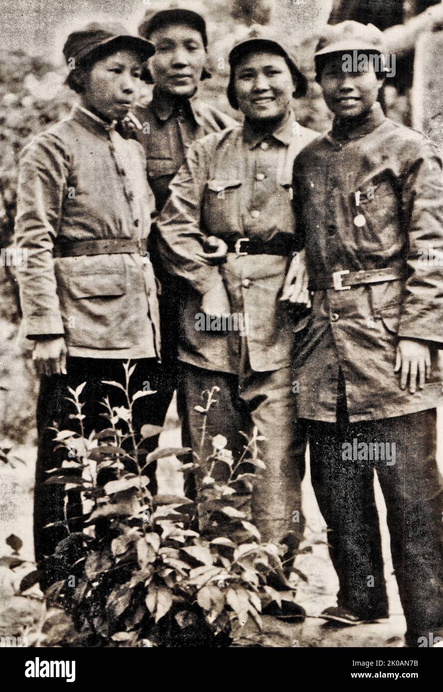 The long march red army soldiers hi-res stock photography and images ...