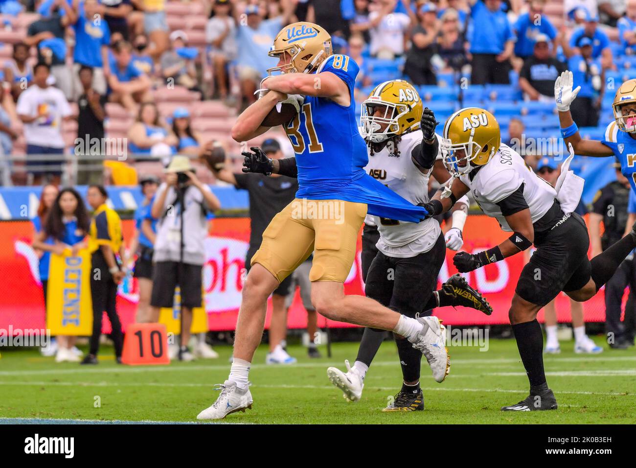 September 10, 2022 Pasadena, CA.UCLA Bruins tight end Hudson Habermehl ...