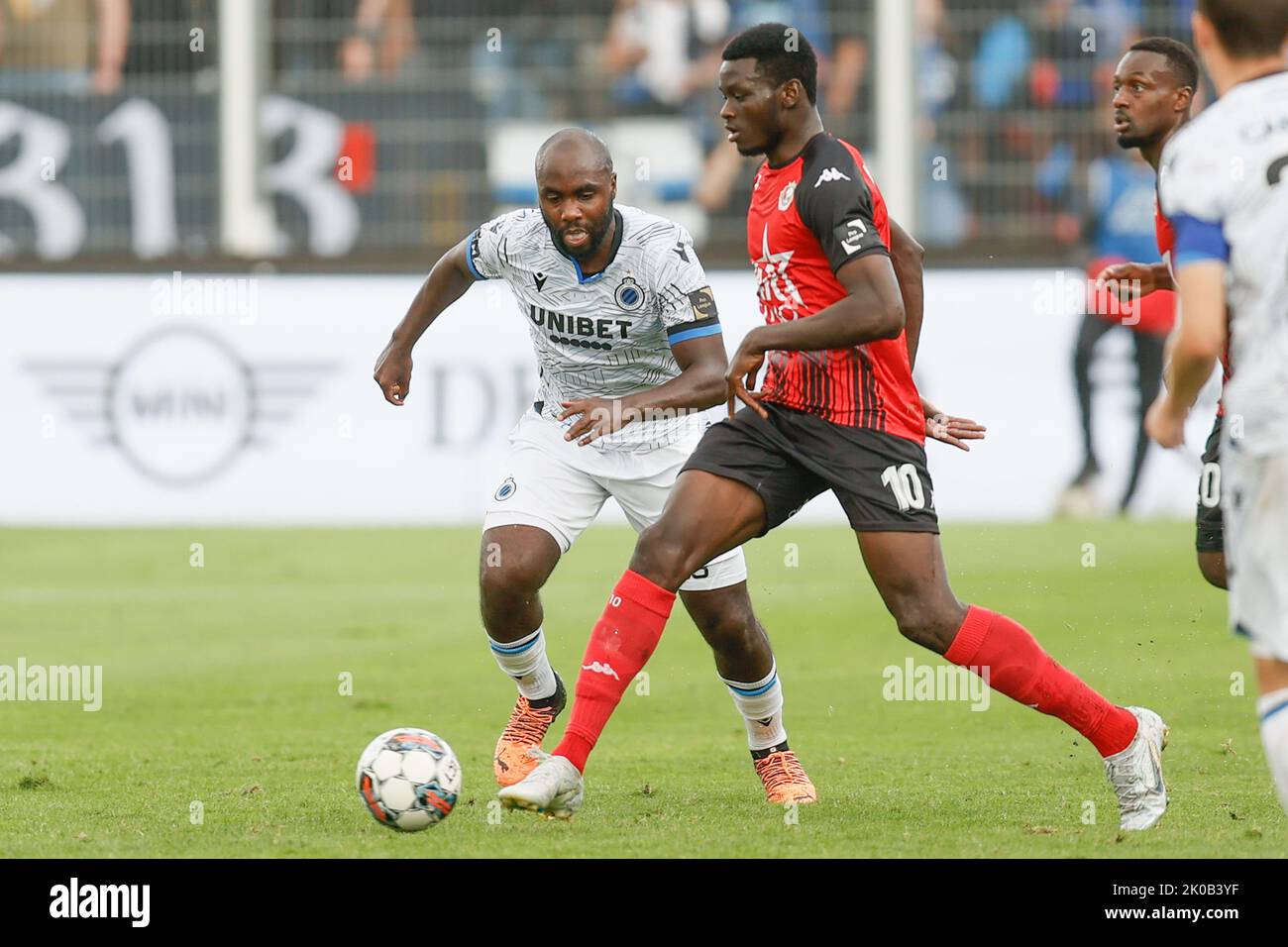 Club's Eder Balanta and Seraing's Marius Mouandilmadji fight for the ...