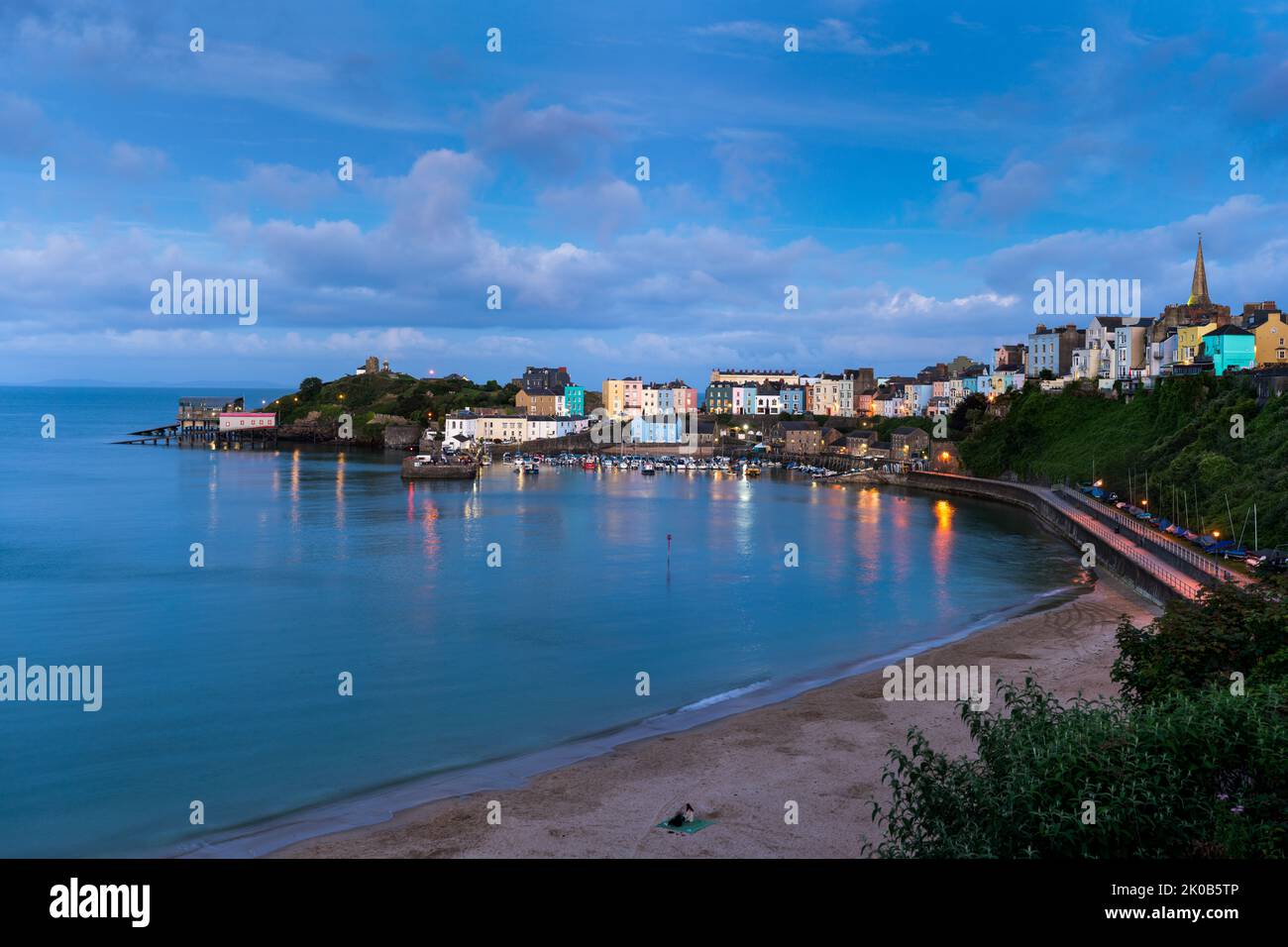 Beautiful seaside town tenby hi-res stock photography and images - Alamy
