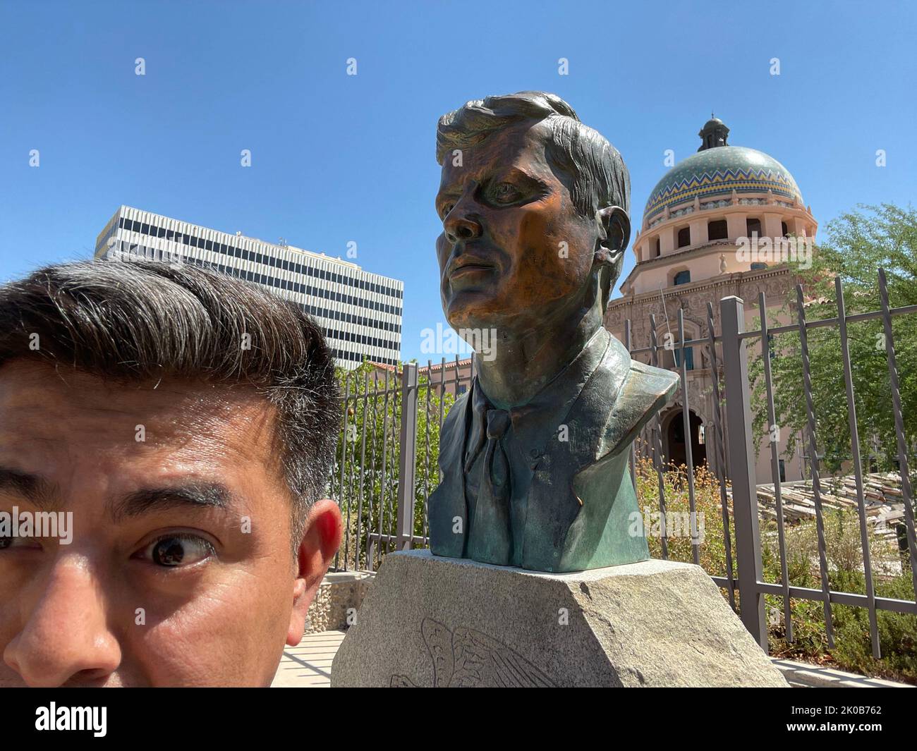 Luis Gutierrez fotoperiodista and John F. Kennedy, statue, bust and The ...