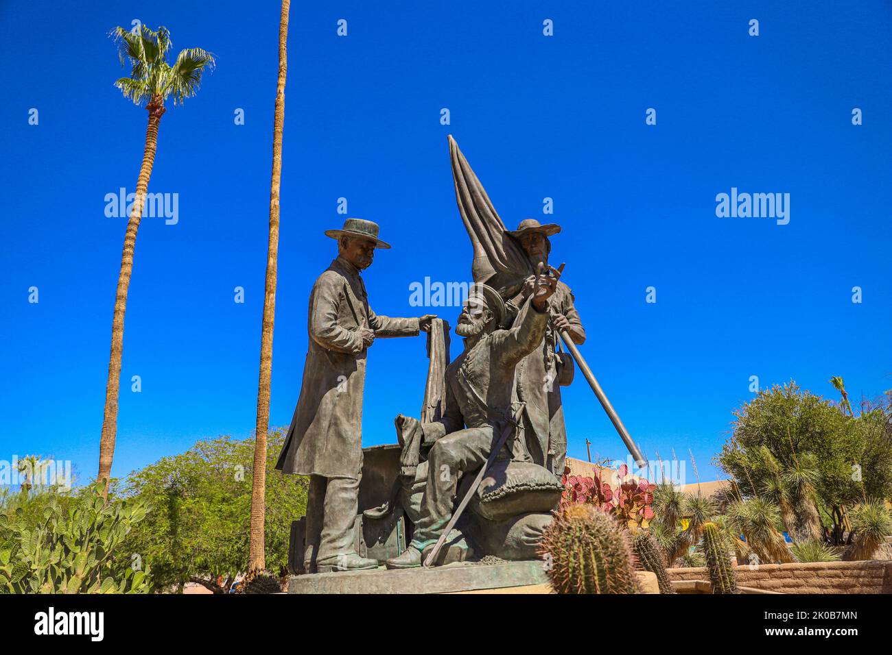sculpture with representation of history at the Presidio escultura con ...