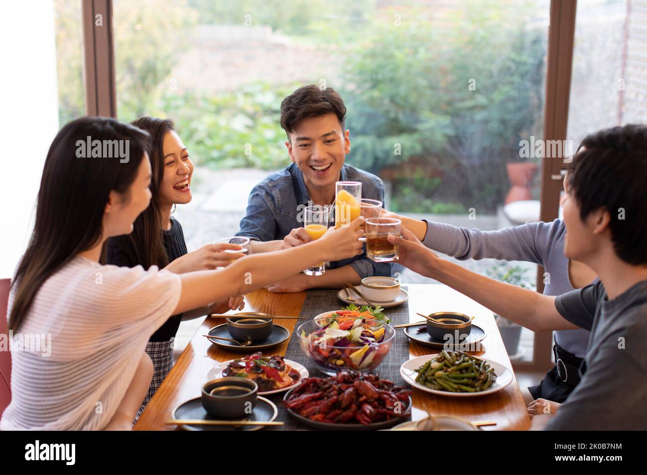 Women only cooking together home hi-res stock photography and images ...