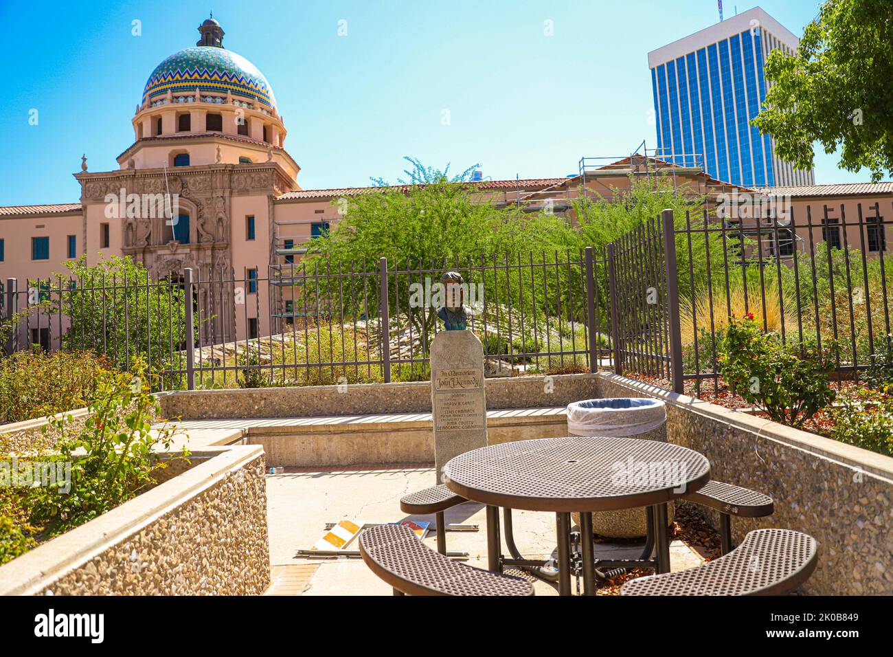 John F. Kennedy, statue, bust and The University of Arizona Alfie ...