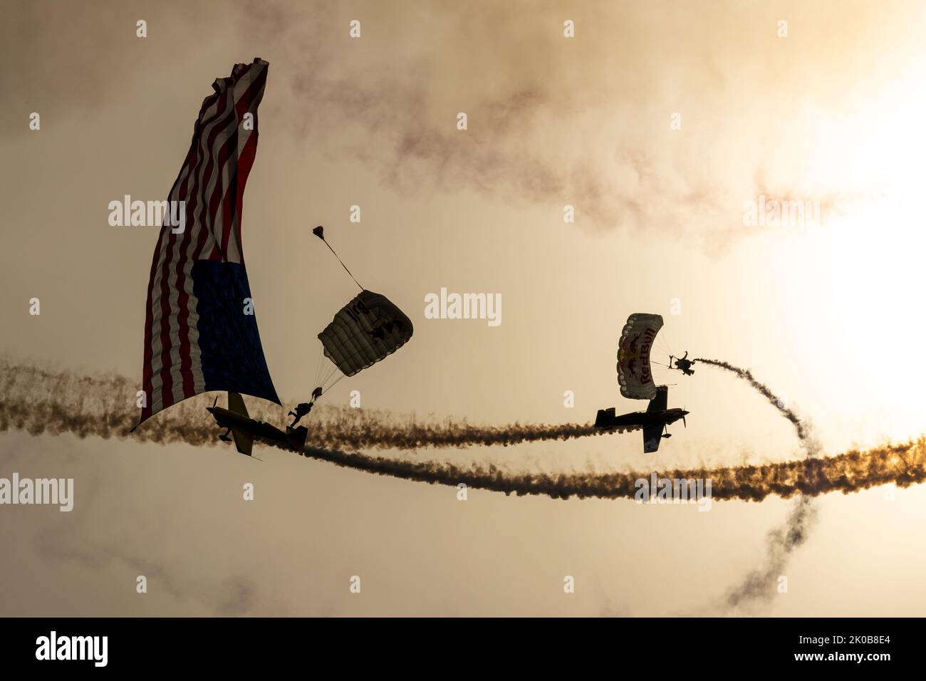 Skydive and airplane hi-res stock photography and images - Alamy