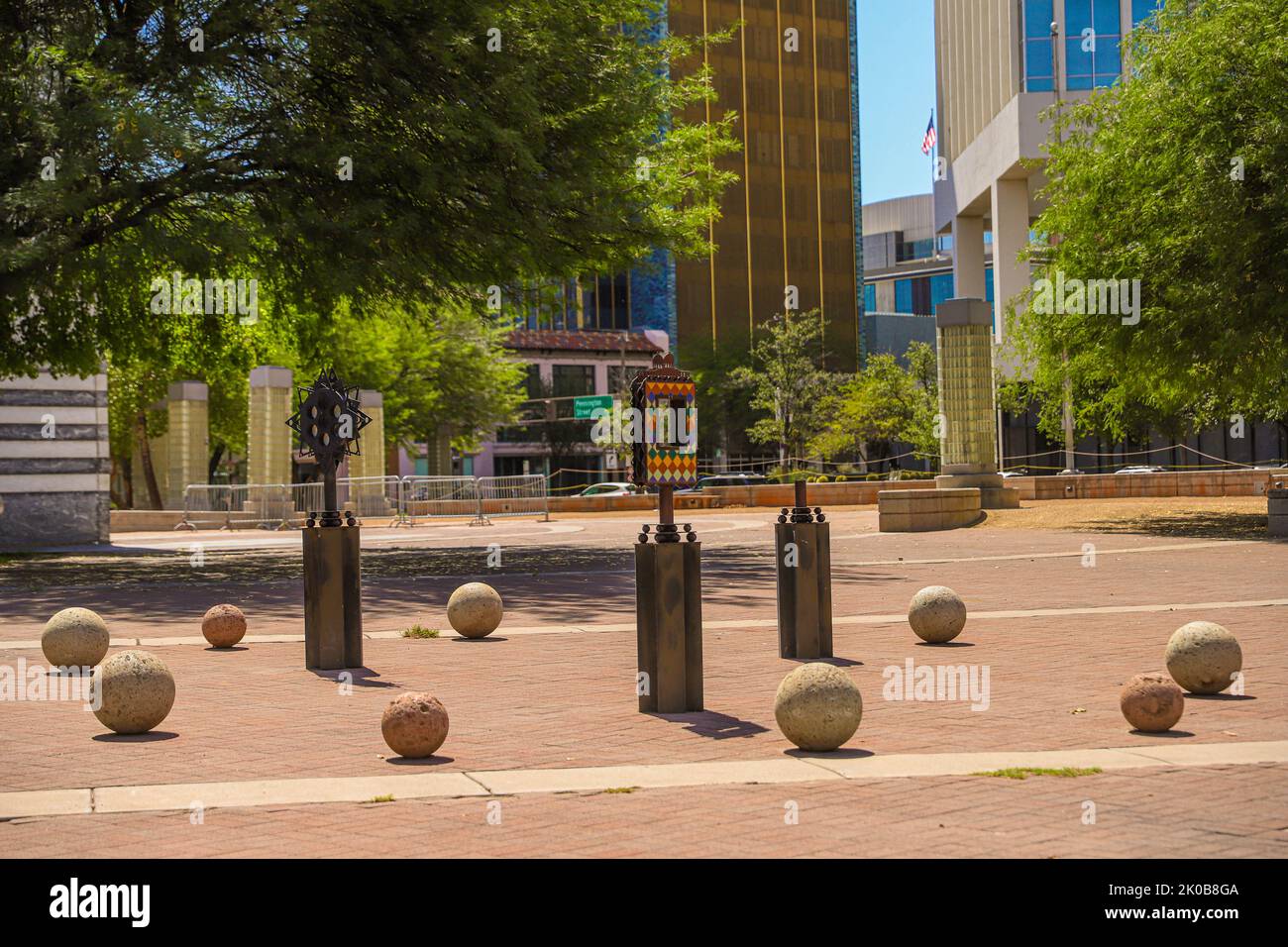 sculpture with form of contemporary art in the streets, escultura con ...