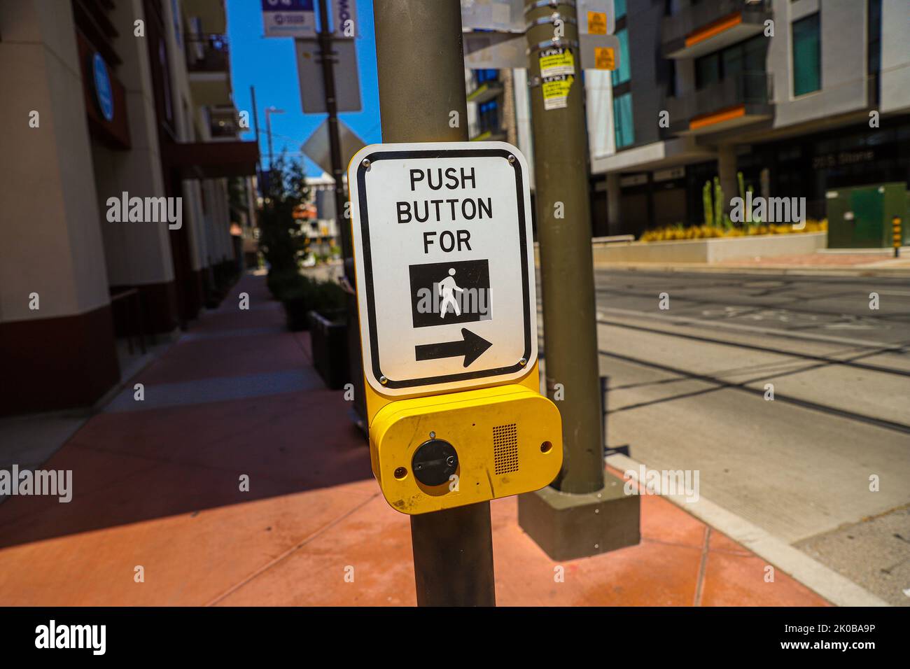 Botón, botón road signage, stop signs, traffic lights, roads ...