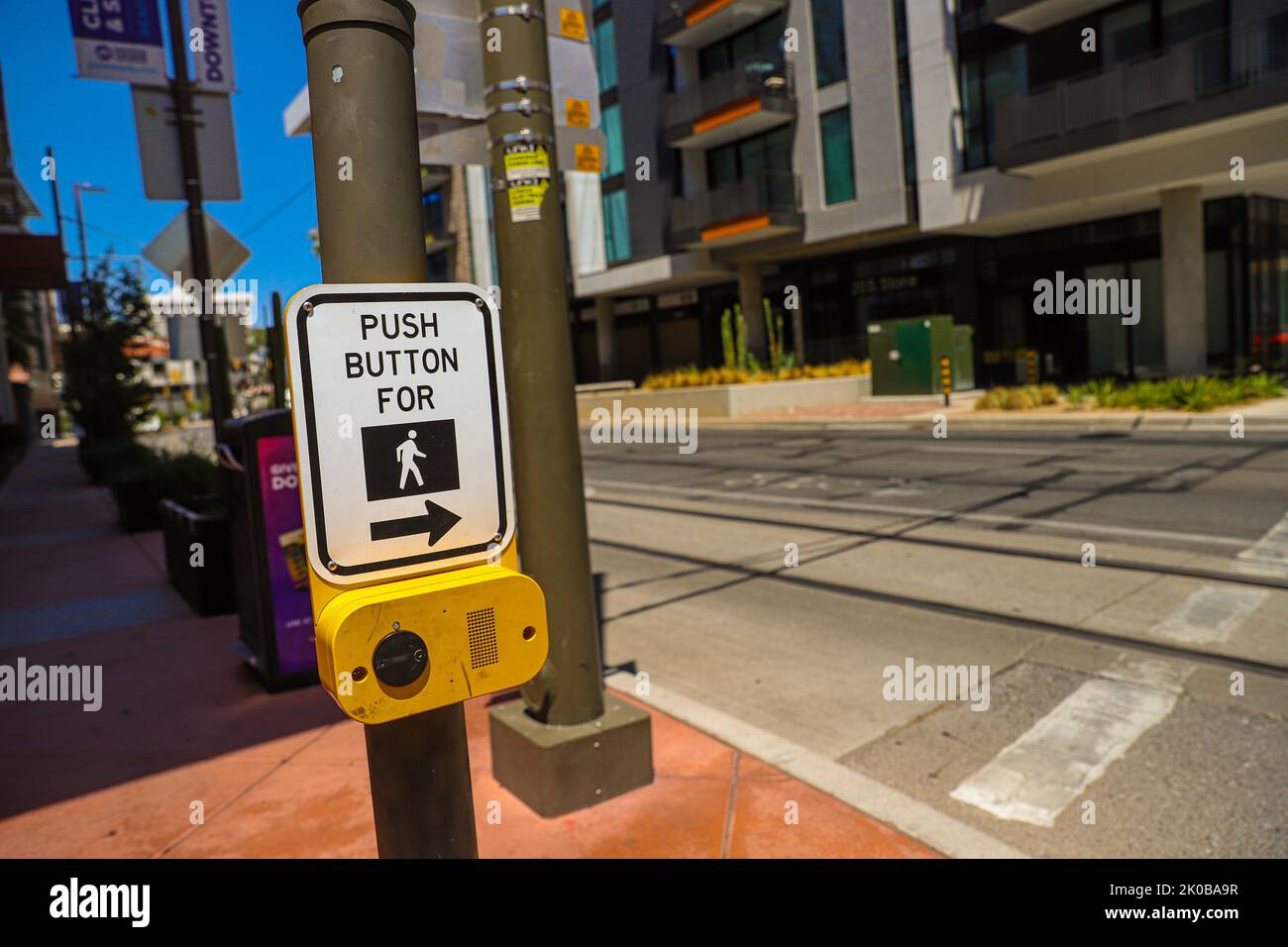 Botón, botón road signage, stop signs, traffic lights, roads ...
