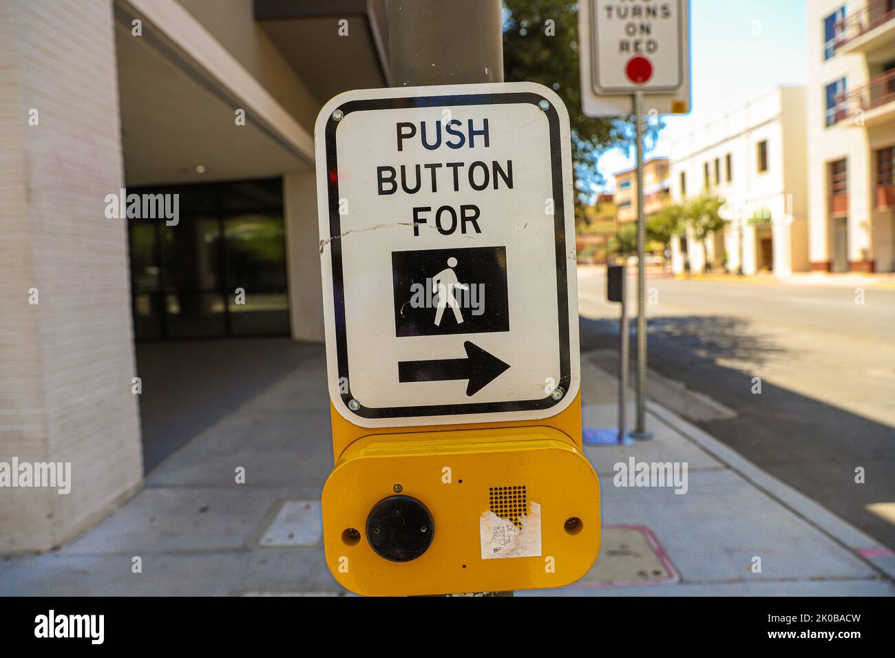 Button, button, boton road signage, stop signs, traffic lights, roads ...
