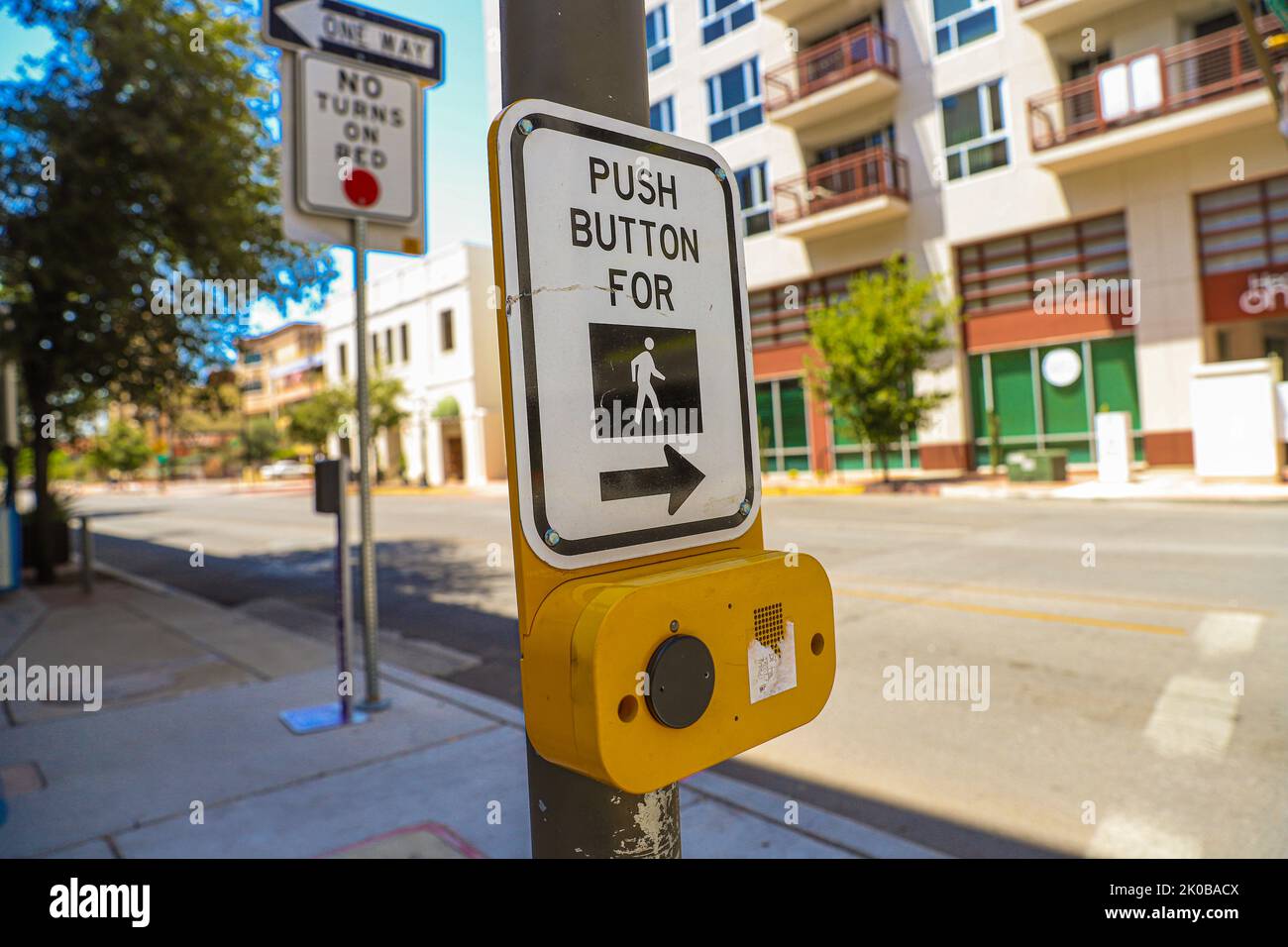 Button, button, boton road signage, stop signs, traffic lights, roads ...
