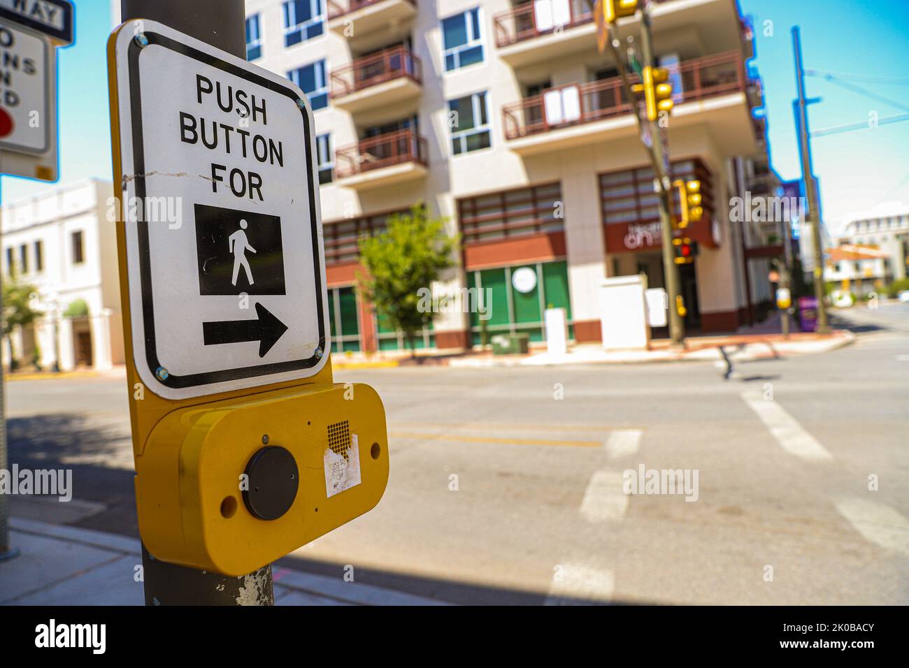 Button, button, boton road signage, stop signs, traffic lights, roads ...