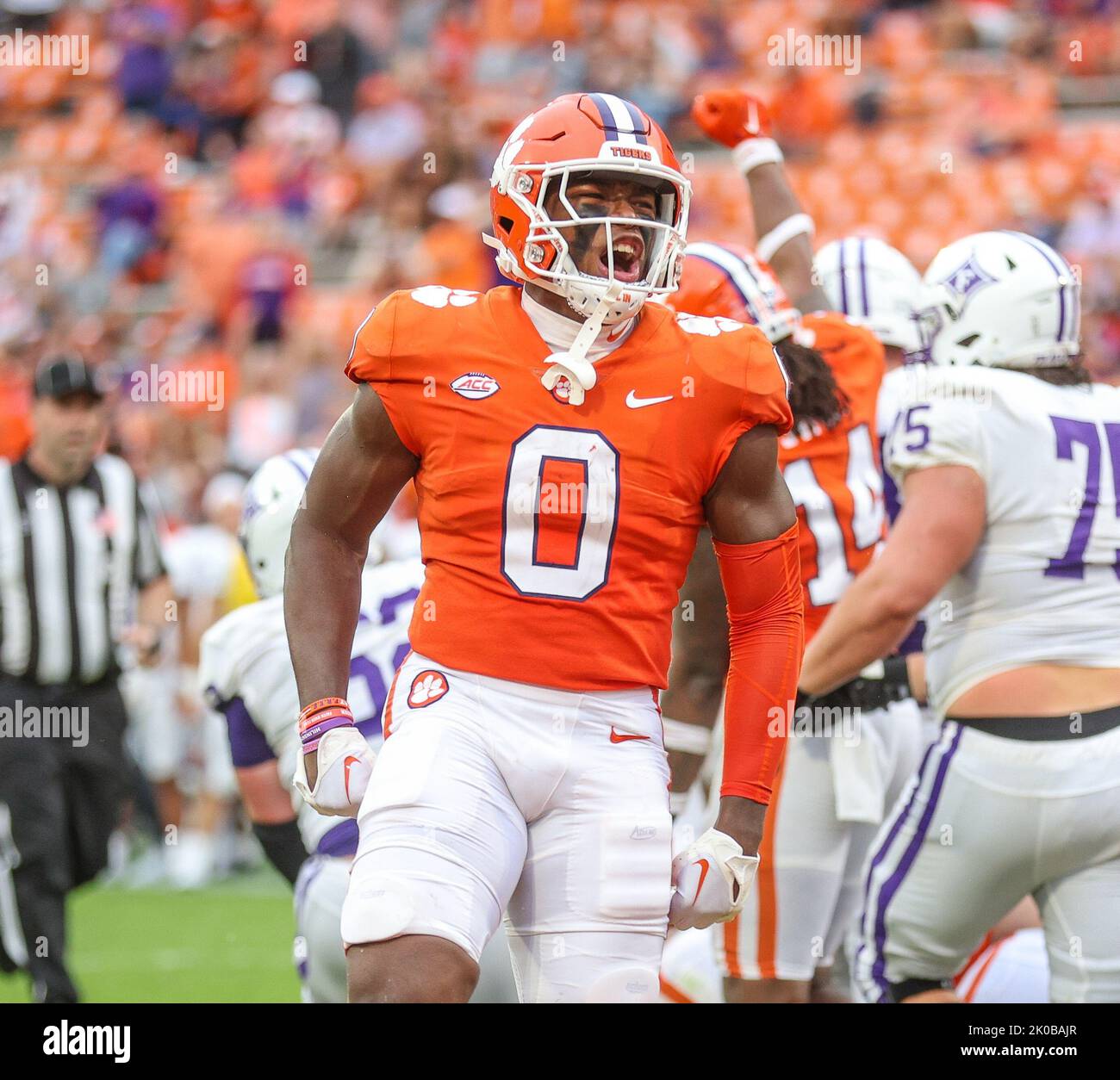 Clemson, SC, USA. 10th Sep, 2022. Clemson's Barrett Carter #0 ...