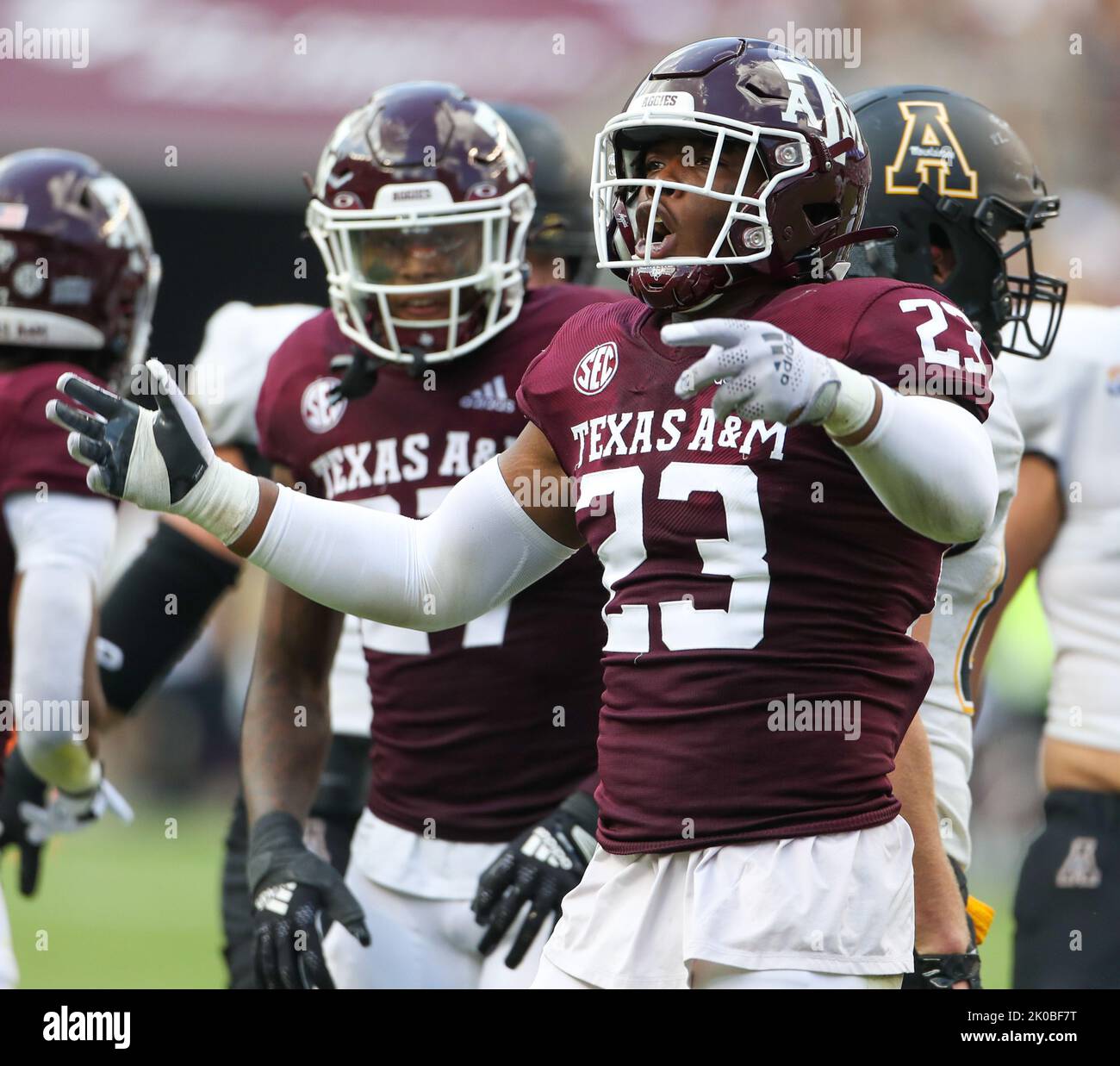 College Station, TX, USA. 10th Sep, 2022. Texas A&M linebacker Tarian ...