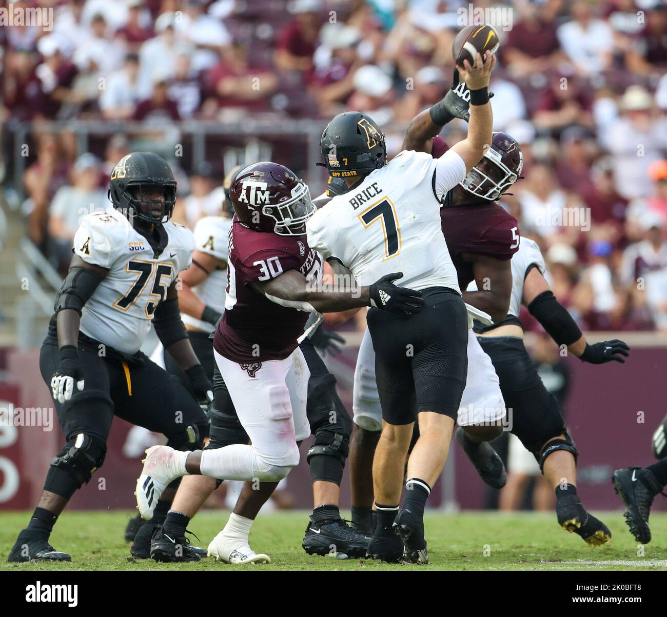 College Station, TX, USA. 10th Sep, 2022. Texas A&M defensive lineman ...
