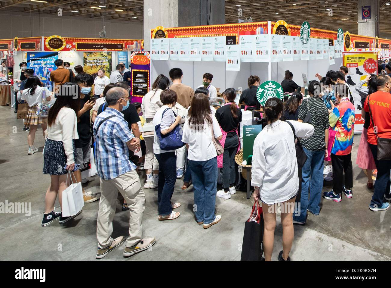 2022 autumn shopping festival hi-res stock photography and images - Alamy