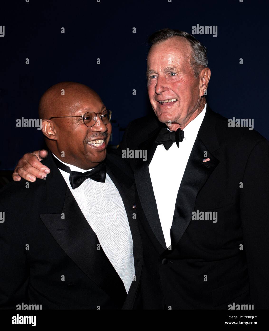 Secretary Alphonso Jackson with Former President George H.W. Bush ...