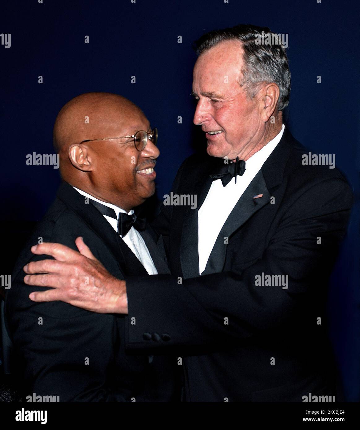 Secretary Alphonso Jackson with Former President George H.W. Bush ...