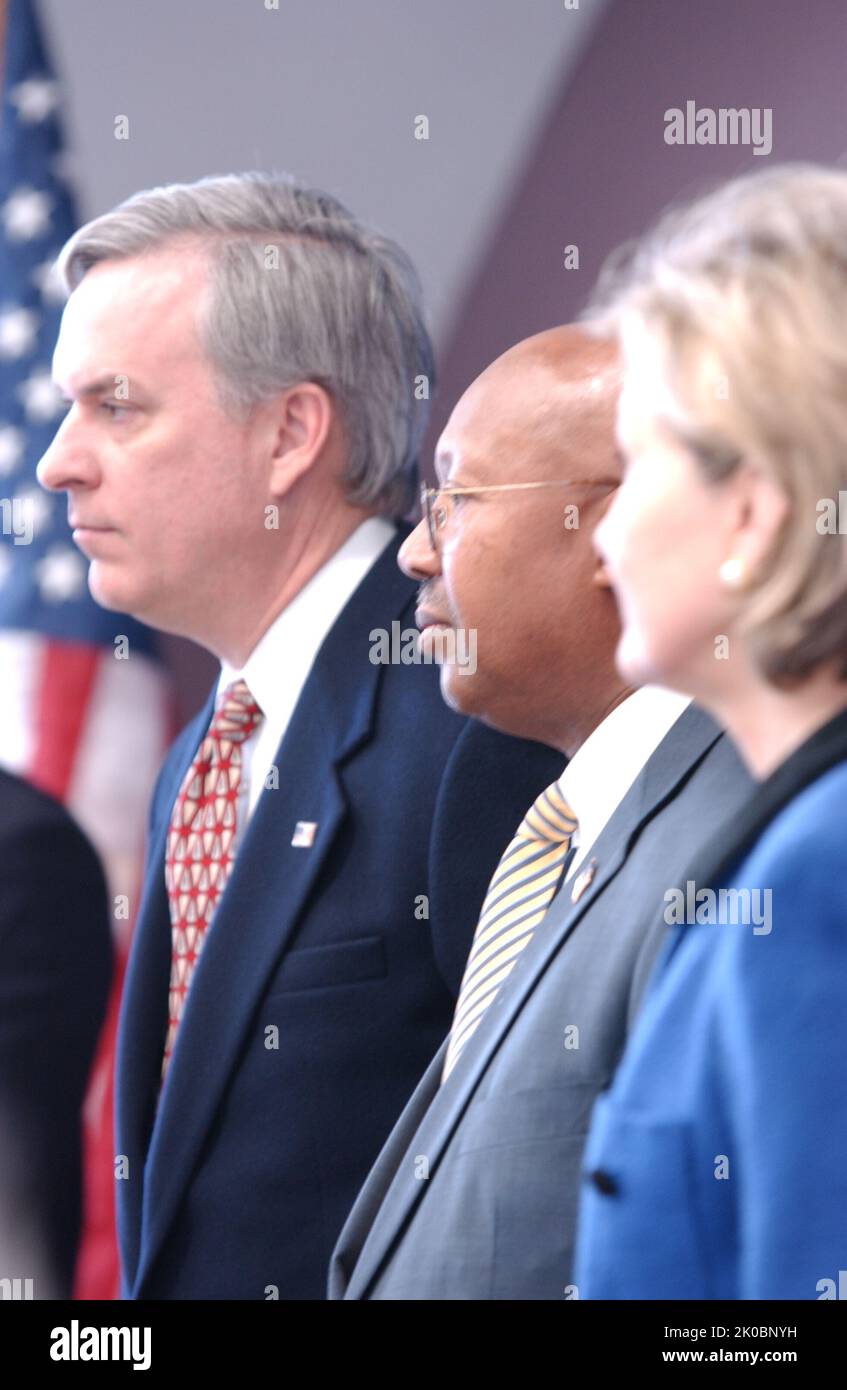Secretary Alphonso Jackson with Senator Kay Bailey Hutchison at ...