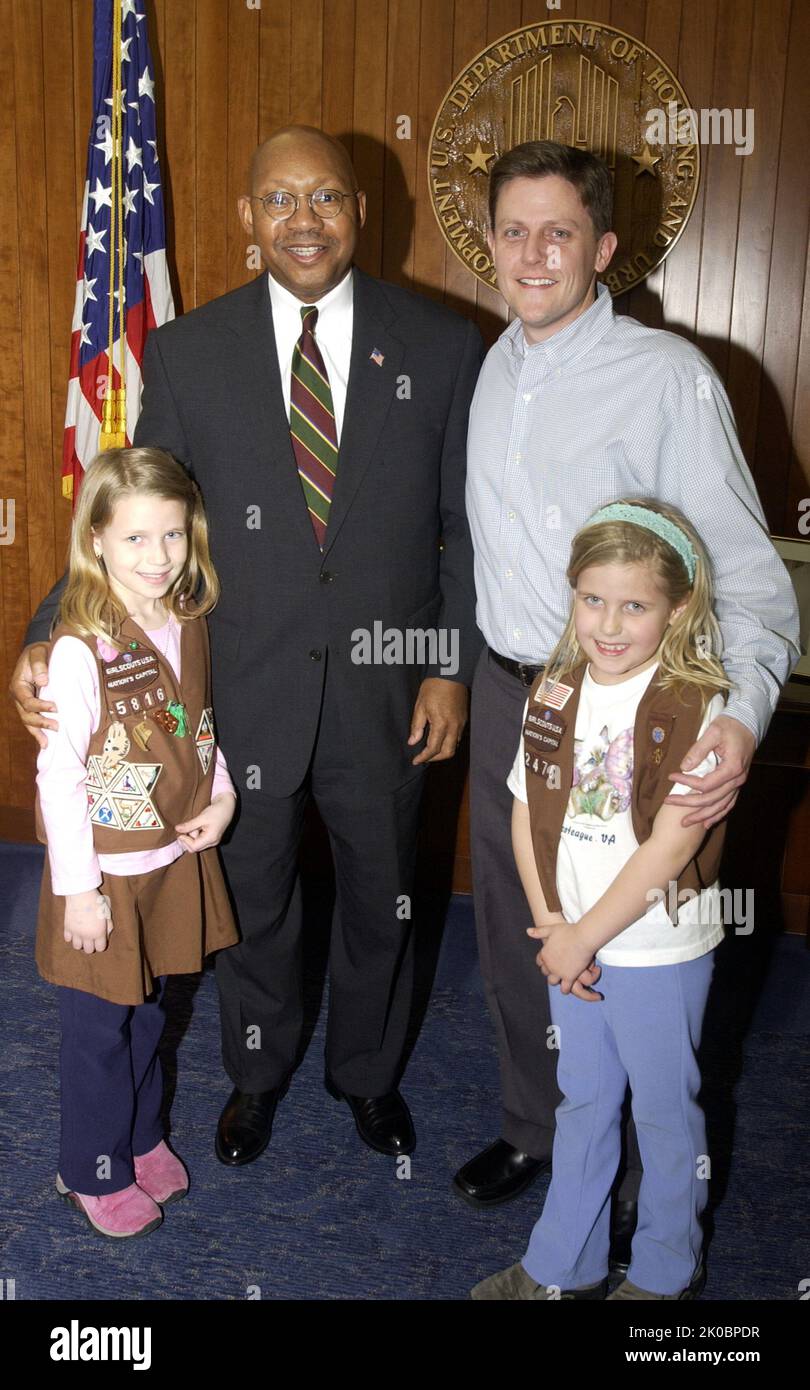 Secretary Alphonso Jackson with Doug Duvall and Family. Secretary ...