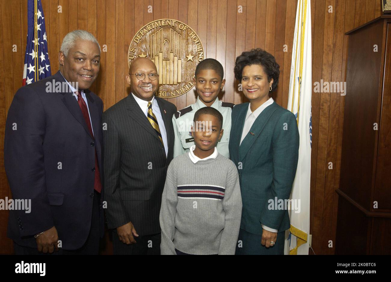 Secretary Alphonso Jackson with Ken Glover and Family. Secretary ...