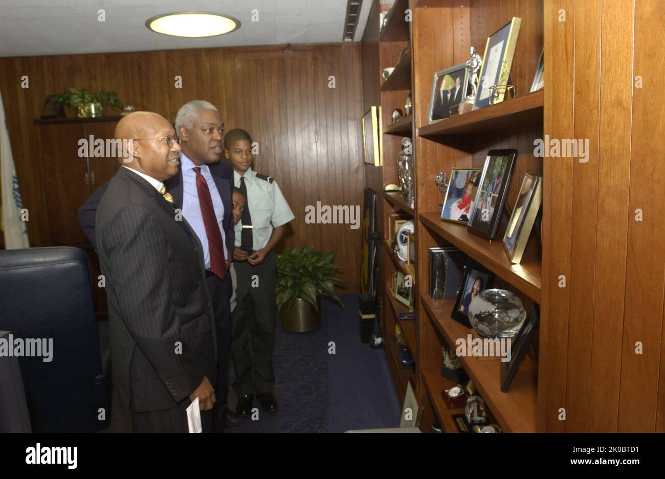 Secretary Alphonso Jackson with Ken Glover and Family. Secretary ...