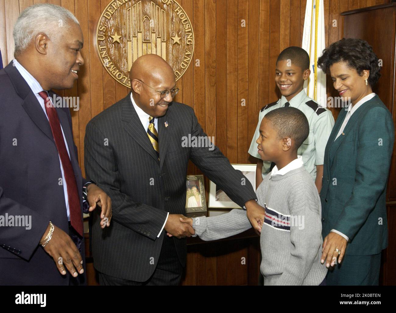 Secretary Alphonso Jackson with Ken Glover and Family. Secretary ...